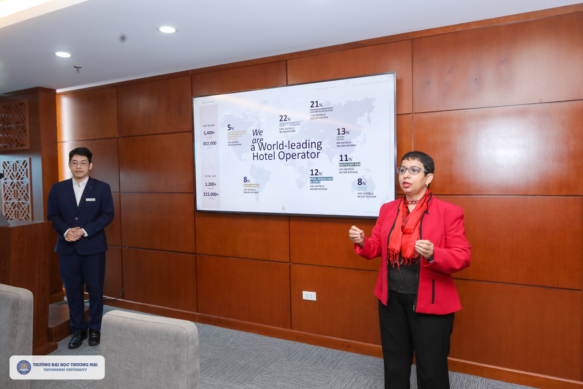 Lễ Ký kết Biên bản ghi nhớ giữa Trường Đại học Thương mại và Công ty Cổ ...